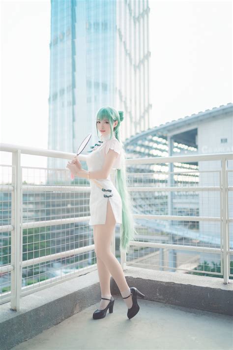 큰 롤과 작은 롤 하츠네 서머 V2ph