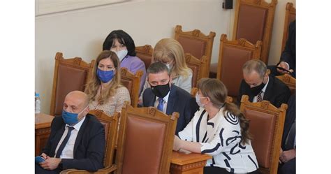 Два часа дебати за вота на недоверие към правителството