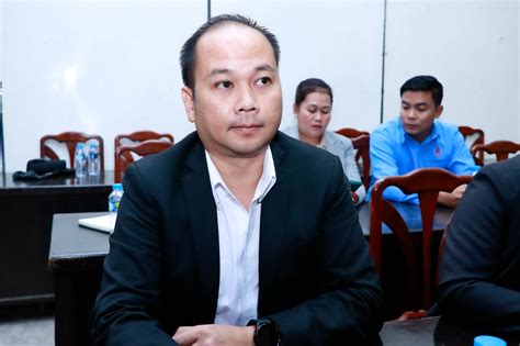 ຂ່າວສານກະສິກຳ ປ່າໄມ້ ແລະ ພັດທະນາ ຊົນນະບົດ ທ່ານ ພອນປະເສີດ ສຸວັນນະວົງ ຫົວໜ້າພະແນກເລຂານຸການ ແລະ