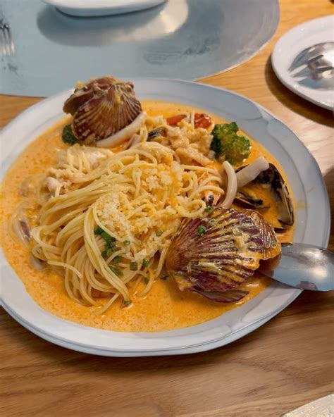 박은지 파블로바에 진심인 둘째 친구 엄마들과 함께한 베이킹 수업👩🏻‍🍳 이렇게 열정적일 줄이야 😀 내가 제일 좋아하는 바스크 치즈케이크 이번엔 집에서 도전해