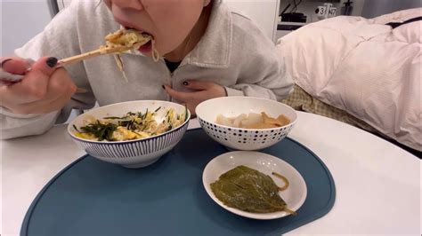 같이 밥먹어요 톳을 넣은 콩나물무침 비빔밥현미밥 곤약오뎅탕 깻잎 장아찌 계란 후라이 밥먹을때 볼만한 영상