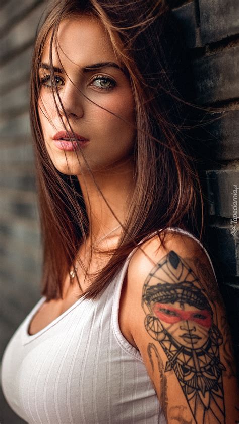 Wytatuowana Dziewczyna Tapeta Na Telefon