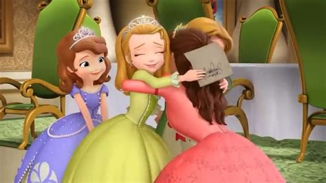 Mom S Hug Wait A Second Look At Sofia Where S Her Amulet Disney Princess Sofia Princess