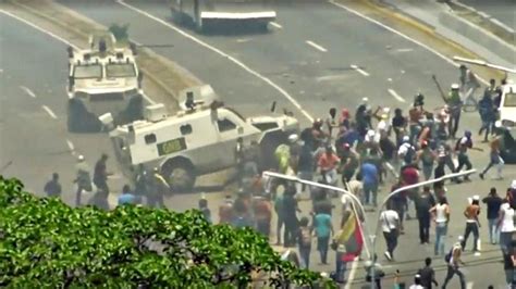 Venezuela Un Muerto Y Un Centenar De Heridos En Las Protestas