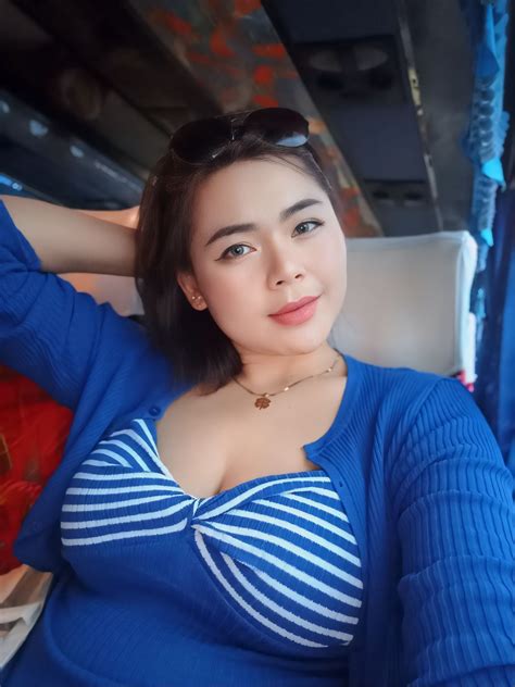 ขนมหวาน ฉันคือต้นไม้ที่รอให้เธอมารดน้ำพรวนดิน ไม่ใช้เด็ดดอกไปดมเชยชมแล้วก็ทิ้งมันลงดิน🥀🌹