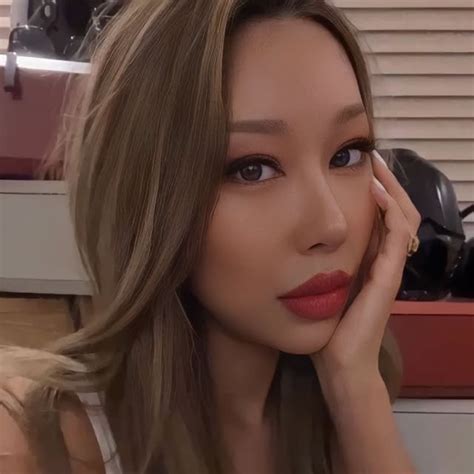 섹시하게 살자 Q Lua • Threads Say More