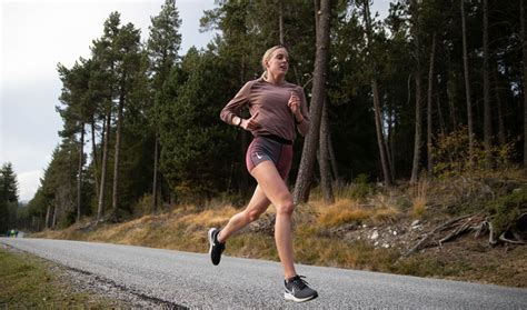 Keely Hodgkinson Training 2 Aw