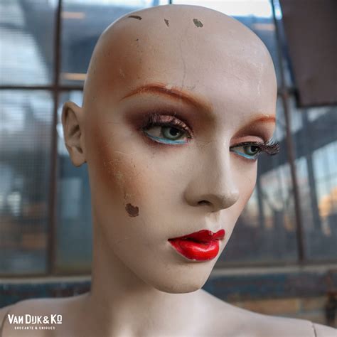 Vintage Etalagepop Van Dijk Ko