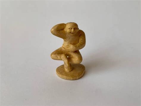 Статуетка з дерева фігурка з дерева статуетка йог скульптура з дерева деревяна фігурка