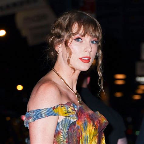 Taylor Swift Steps Out With Her Squad For Stylish Nyc Girls Night