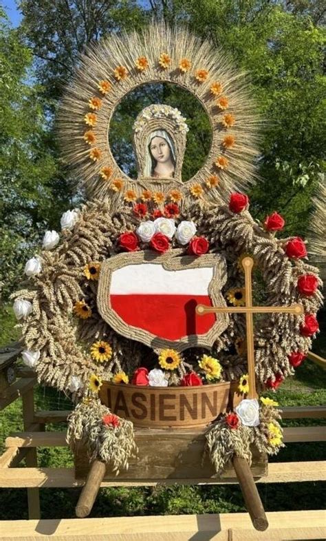 Historia Dożynkowego Wieńca Skąd Wziął Się Taki Zwyczaj Jak Powstaje Dożynkowy Wieniec