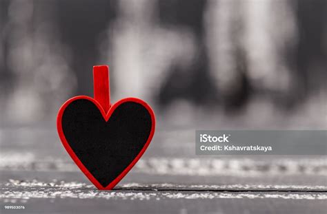 발렌타인입니다 사랑 해요 발렌타인 데이 엽서입니다 어머니의 날 발렌타인의 날에 대 한 개념을 사랑 해요 나무 배경 해피 발렌타인 하트 텍스트에 대 한 공간을 가진 발렌타인