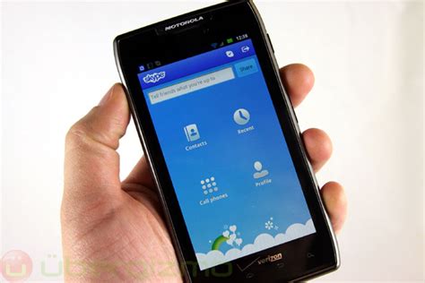 Verizon Droid Razr Gets A Diy Razr Maxx Conversion Kit Ubergizmo