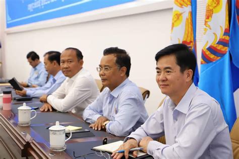 លោក សាយ សំអាល់ ៖ «លោកគ្រូ អ្នកគ្រូ ជាអ្នកកសាងធនធានមនុស្ស