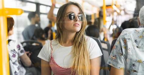 50 წლის მსუქანი ქალი ავტობუსში ამოვიდა და მიბრძანა ქალიშვილი ხელში ამეყვანა და მისთვის ადგილი