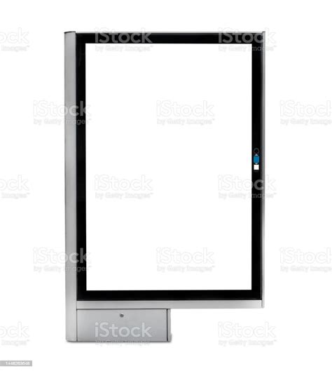 빌보드 모형은 흰색 배경에 고립되어 있습니다 빈 정보 광고판의 템플릿 옥외 광고 배너 자리 표시자 및 클리플링 경로가있는 포스터 0명에 대한 스톡 사진 및 기타 이미지