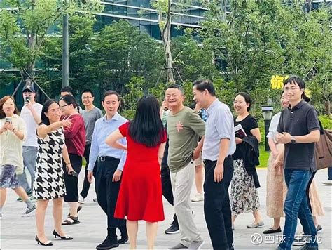 马云现身 阿里巴巴 杭州总部引发员工们拍照围观 马云回国已经不是秘密了今天 阿里 完成新的架构调整后马云在 阿里巴 雪球