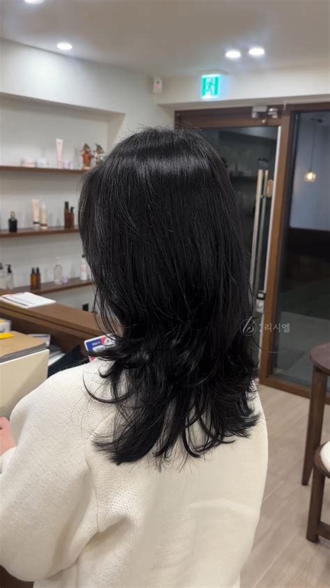 리시엘살롱 디자이너 슬아•등촌역미용실•염창역미용실 안녕하세요 리시엘살롱 슬아입니다 왜 디자이너가 서서 일하고 인턴이 앉아서 일해요 이유는 아주 초간단임미댜