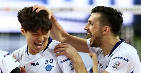 서브에이스 기뻐하는 임동혁