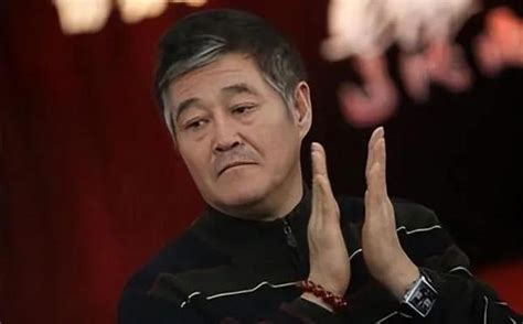 赵本山春晚上出现重大失误演完后在后台嚎啕大哭直言压力大 知乎