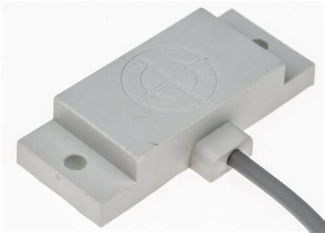 RS PRO RS PRO Capacitive Block Style Proximity Sensor 10 Mm Detection NPN Output 10 30 V