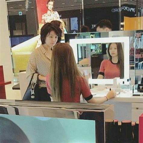 Jennie And Her Mother Mother Celebrity Singers Blackpink Jennie