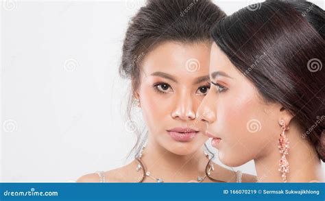 Twee Vrouwen Model Mooie Make Up Stock Afbeelding Image Of N