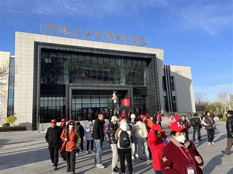 四师可克达拉市迎来今年首趟旅游专列