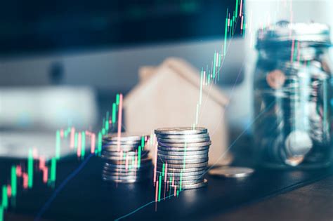 이중 노출 컴퓨터에서 작업하고 크립토 통화를 그래프로 표시 0명에 대한 스톡 사진 및 기타 이미지 0명 경제 그래프 Istock