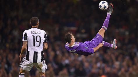 How To Do A Bicycle Kick In Football Cristiano Ronaldo Zlatan