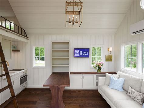 Cozy Tiny House With High Ceilings