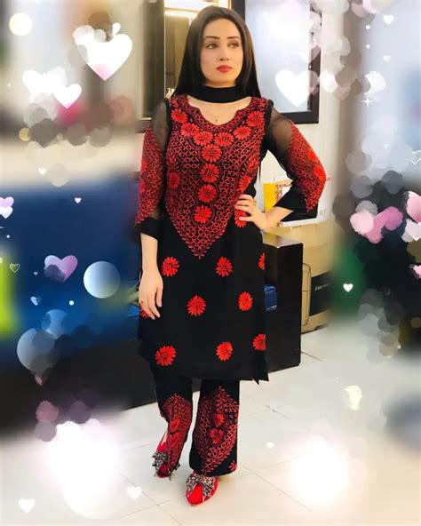 stunning pictures of news anchor syeda ayesha naz pakistantvanchors