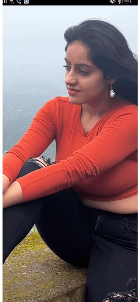 Deepika Singh R Faptodesi