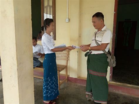 ရှမ်းရွာသစ်မြို့တွင် ပြည်သူ့စစ်မှုထမ်းဉပဒေအကြောင်းသိကောင်းစရာ သတင်းစကားလက်ကမ်းစာစောင်များ ဖြန့