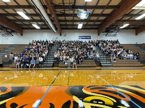 The First Day In Photos Nhs Newberg Dundee Public Schools