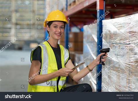 3 282 Warehouse Worker Scanning Boxes Images Stock Photos Vectors Shutterstock