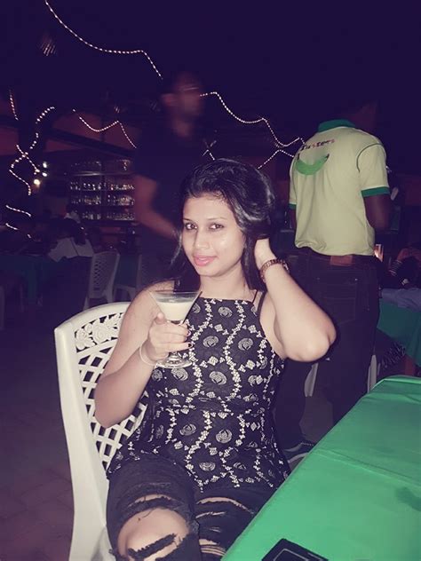 Kaveesha Ayeshani Hot Picture