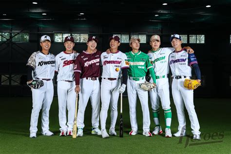 [내야외야] 키움 2025시즌 함께할 유니폼 공개… 히어로즈 그린·화이트 유니폼 추가