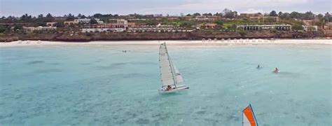 Лабиринт путешествия и люди ЧЕРНЫЙ ЧЕРНЫЙ Если даже традиционный пляжный отдых хочется