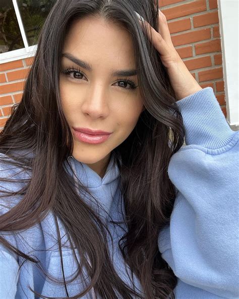 Katalina Oficial Bio Age Height Wiki Models Biography