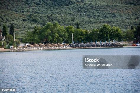 그리스 아말리아폴리에서 해변 의자와 우산이 있는 바다의 조감도 0명에 대한 스톡 사진 및 기타 이미지 0명 공중 뷰 관광 Istock