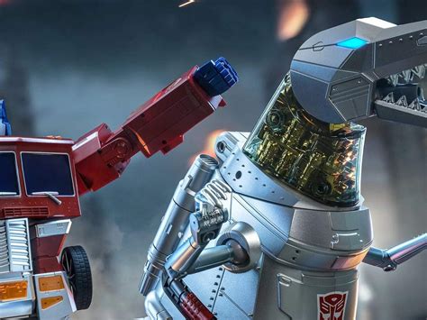 This Auto Converting Robot Pays Homage To Transformers