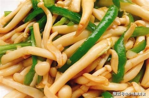 素炒白玉菇，味道鲜美，脆嫩爽滑，关键它的做法还很简单东方养生频道东方养生