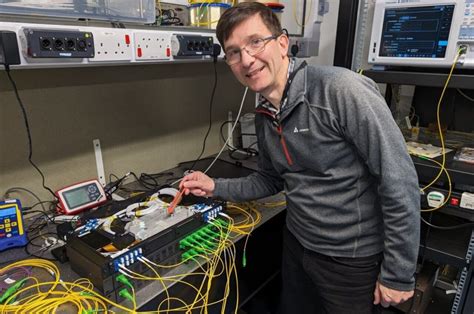 Tech Xplore On Linkedin Researchers Send Data 4 5 Million Times Faster Than Average Broadband