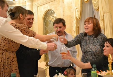 Дружина так відповіла на обр азливий тост чоловіка що той втра тив дар