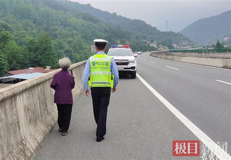失智老人误入高速逆行 危急时刻交警现身救助