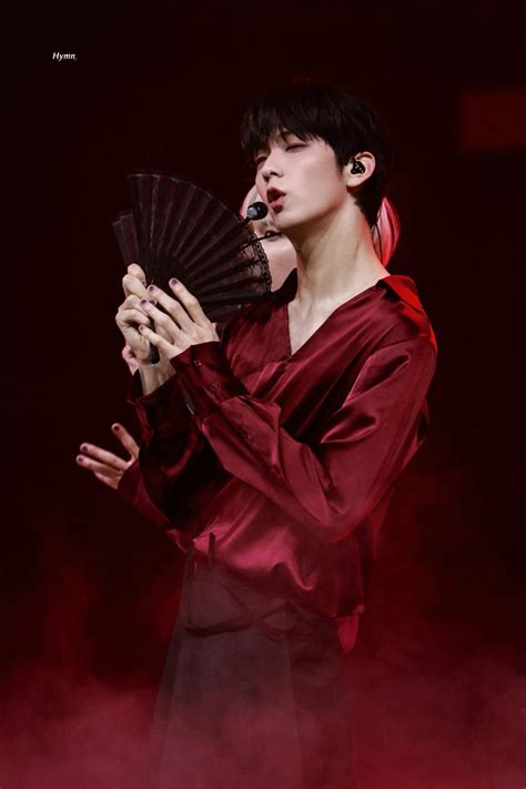 『𝙃𝙮𝙢𝙣』 On Twitter 으하… 부채… 내 무릎을 꿇은거 보이지 ㅠ 수빈 Soobin スビン 투바투 Txt