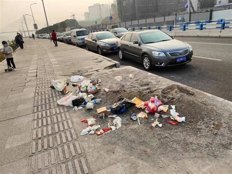 沙滨路双碑至井口段垃圾成堆，无人管理，严重影响市容市貌 重庆网络问政平台