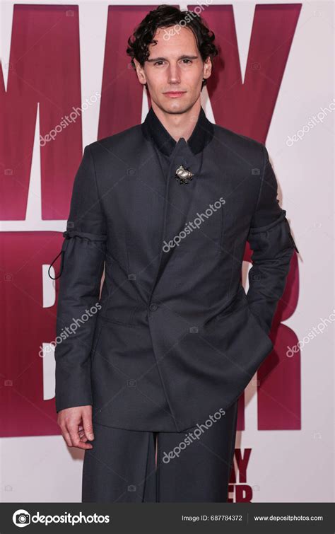 American Actor Cory Michael Smith Arrives Los Angeles Premiere Netflix