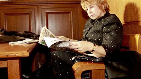 Емилия Масларова разхожда чанта менте Новини бг